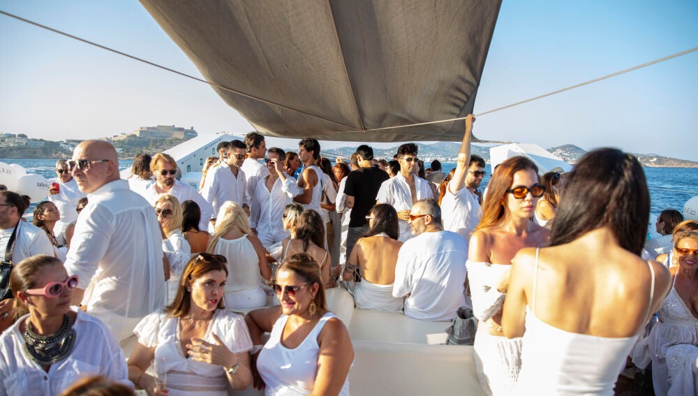 La revista de lujo FEARLESS Magazine desembarca en Ibiza