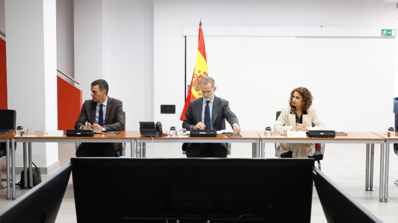 El Rey preside por primera vez la reunión del comité de crisis tras los ...