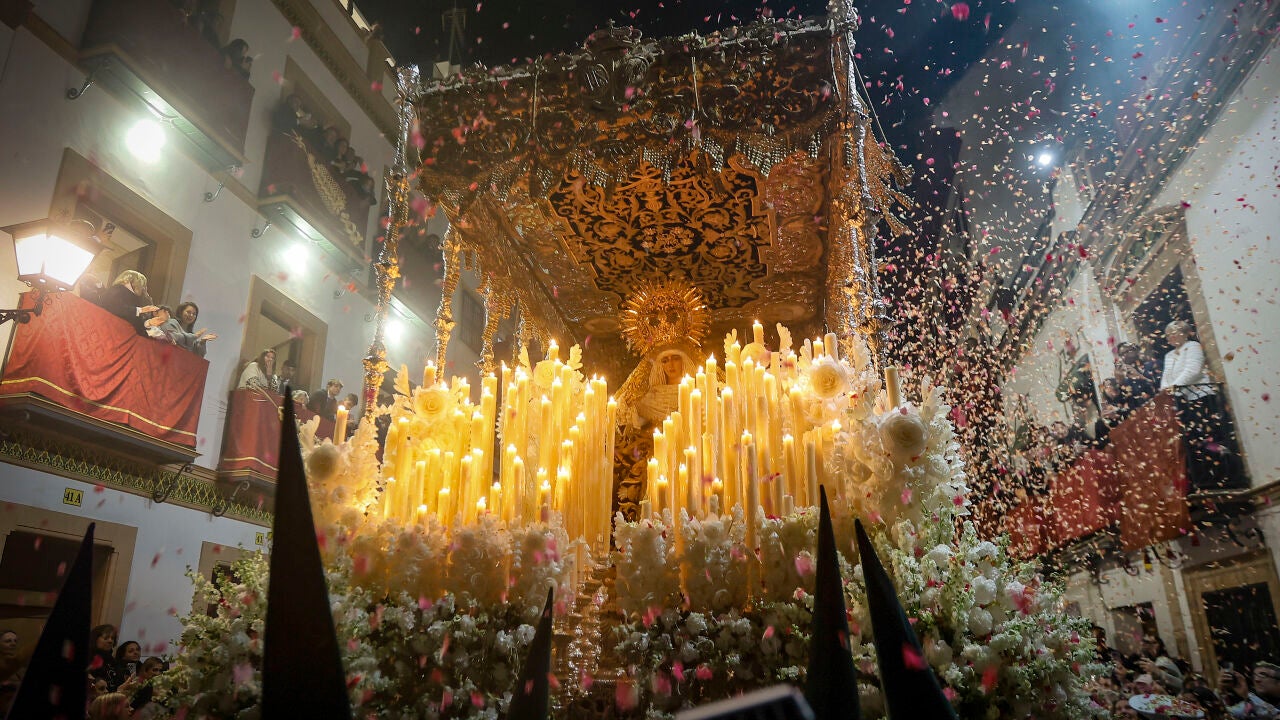 Sevilla recupera la Madrugá arrebatada por la lluvia en 2024 con un ...