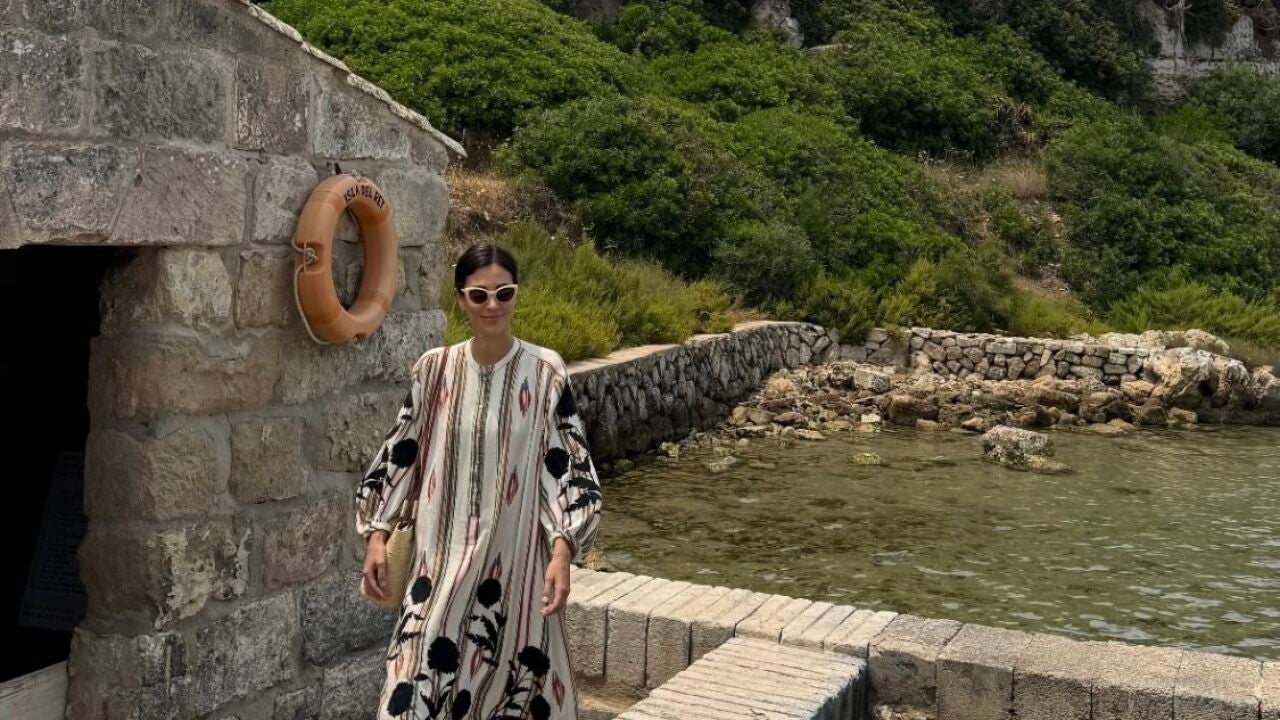 Si Sassa de Osma lleva esta túnica en Menorca, las chicas clásicas ya ...