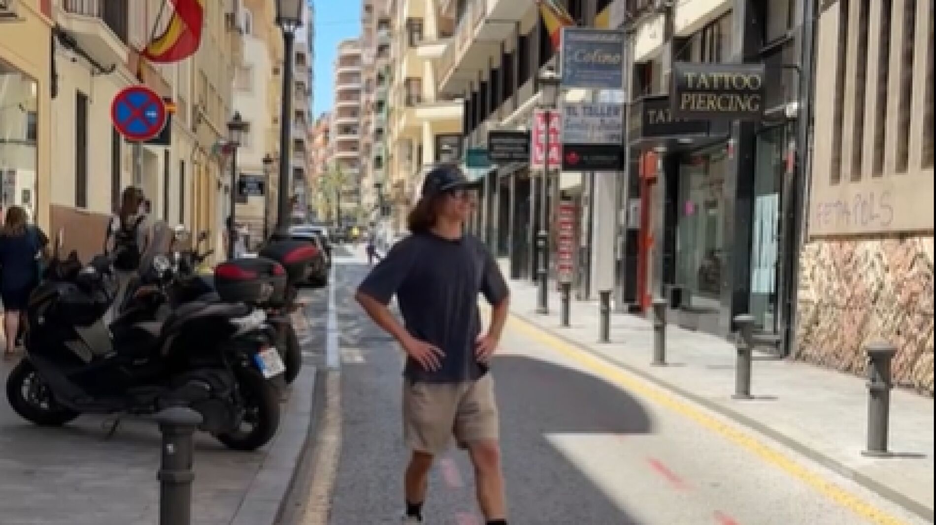 Un influencer estadounidense se ríe de los turistas que visitan España ...