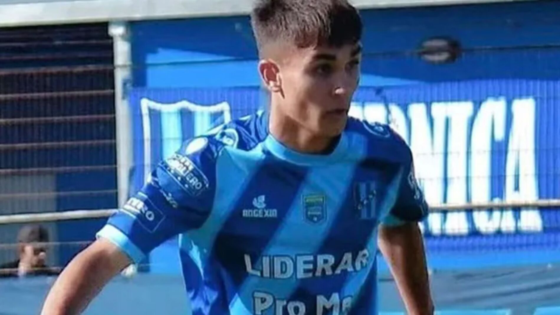 Muere un futbolista de 18 años mientras se operaba de una lesión de rodilla