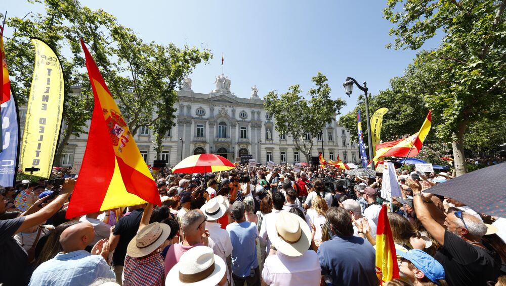 Protesta masiva de jueces y fiscales a favor de la independencia ...