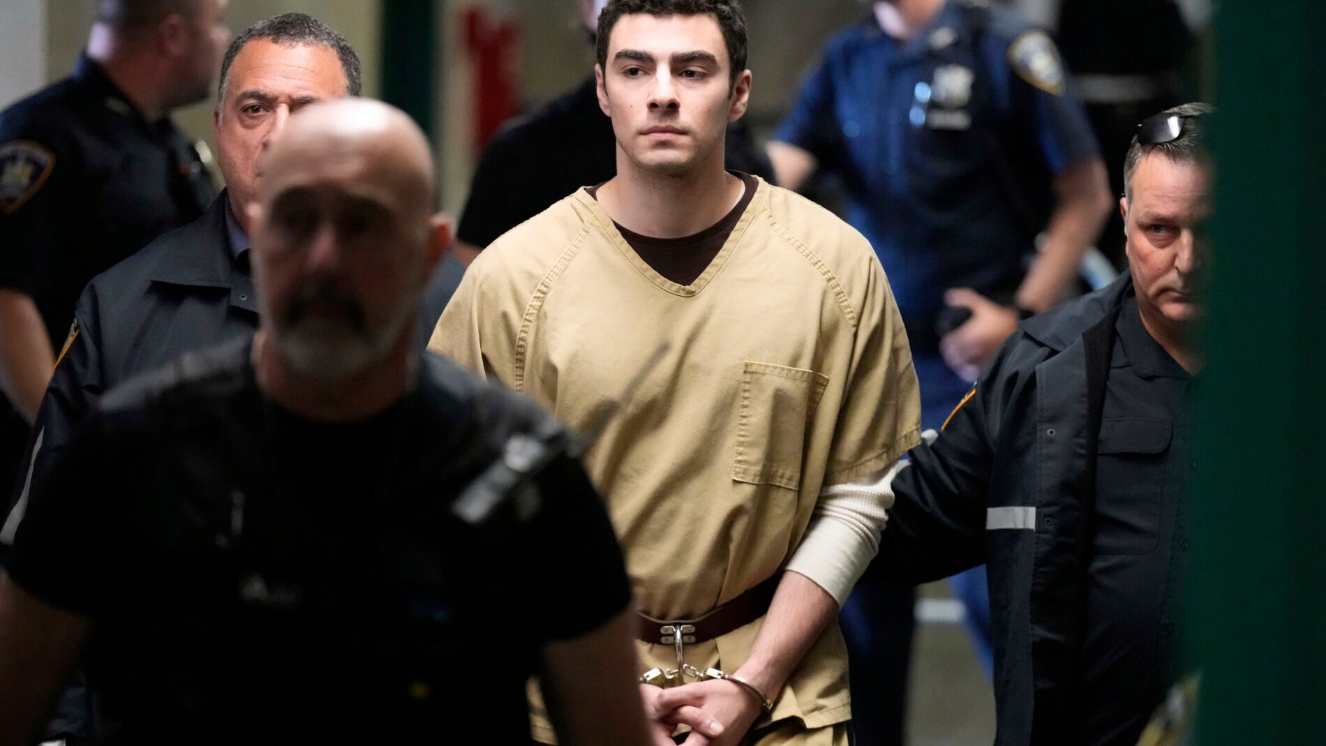 Los abogados de Luigi Mangione buscan desestimar la pena de muerte por su asesinato del CEO de ...