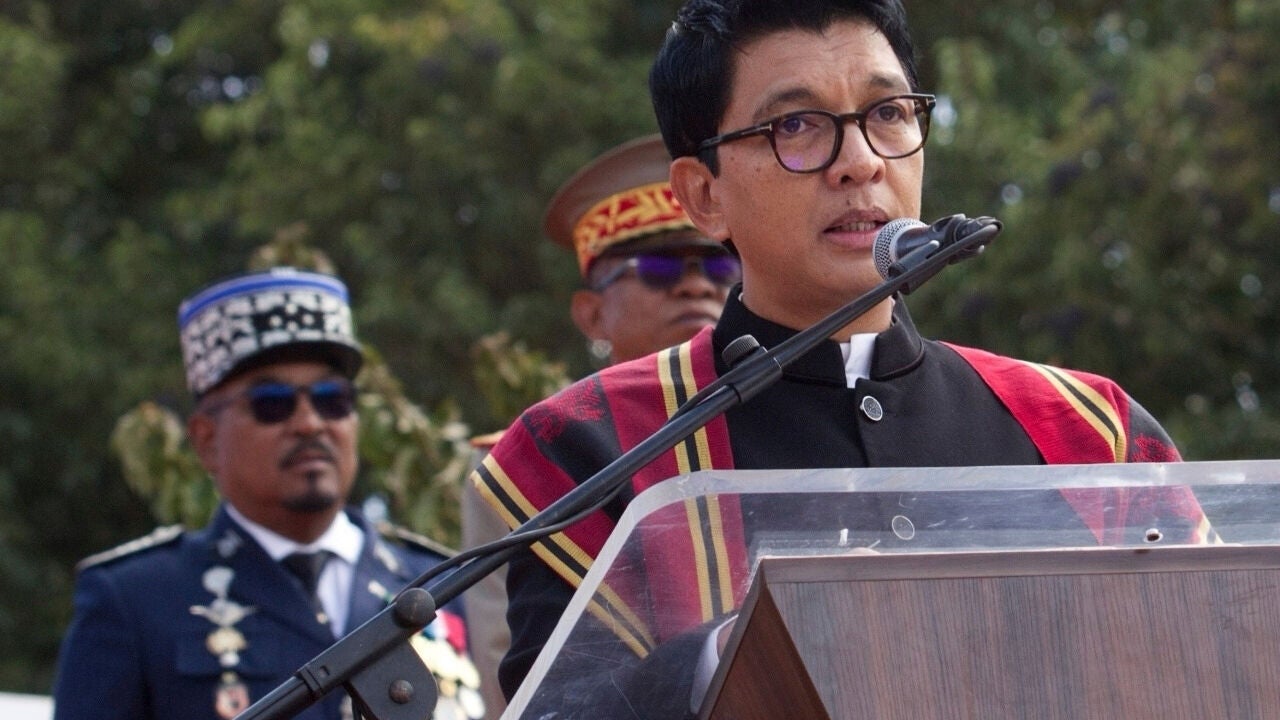 El derrocado presidente de Madagascar, Andry Rajoelina, confirma que ...