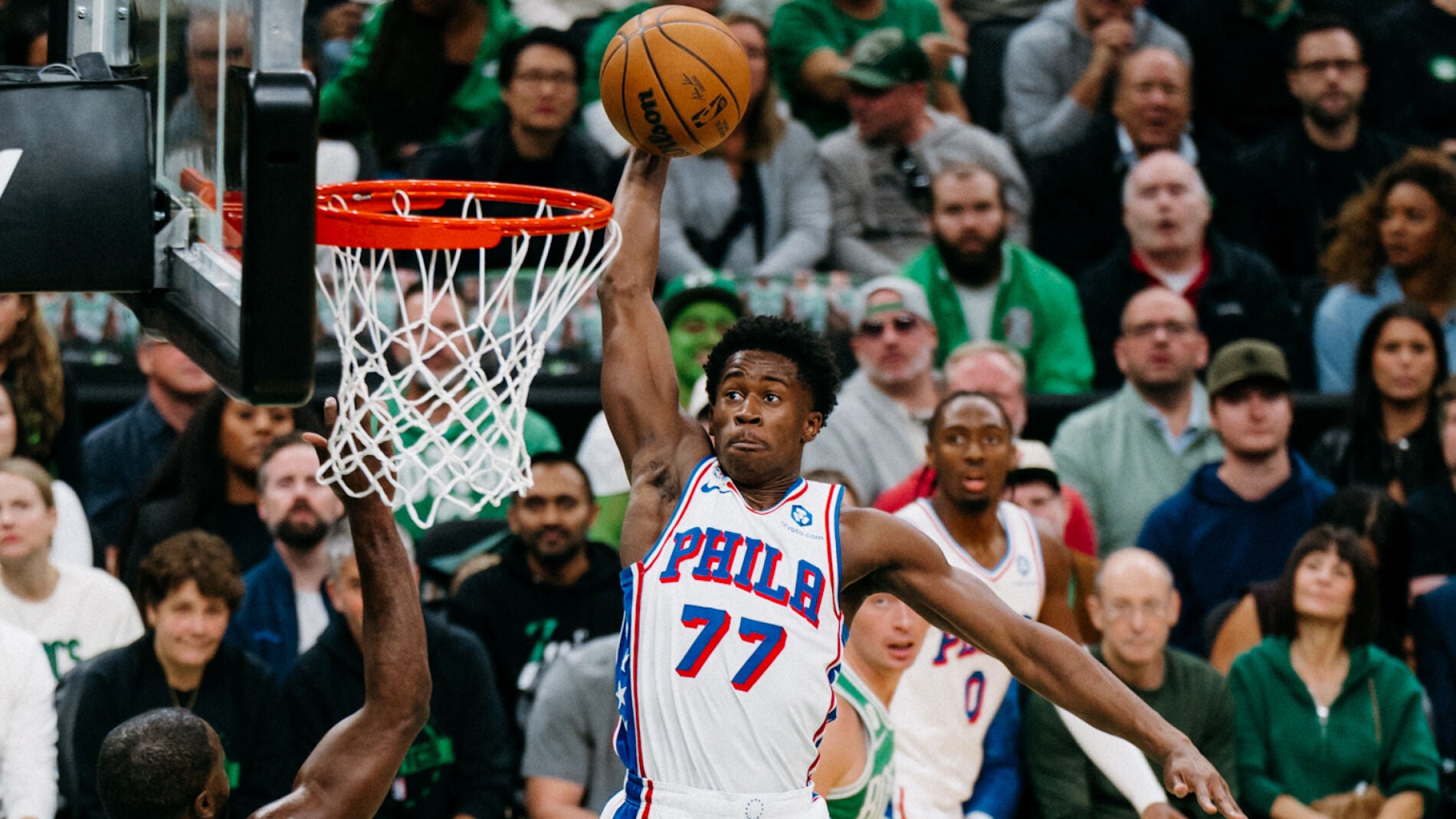 Un debut para la historia: VJ Edgecombe deslumbra en su primera noche ...