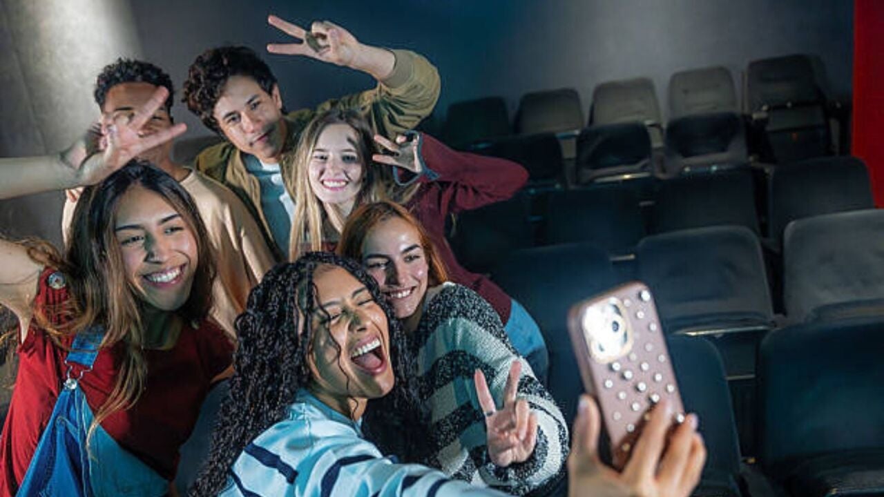 Este es el bono cultural joven que supera al de España: es válido hasta los 30 años