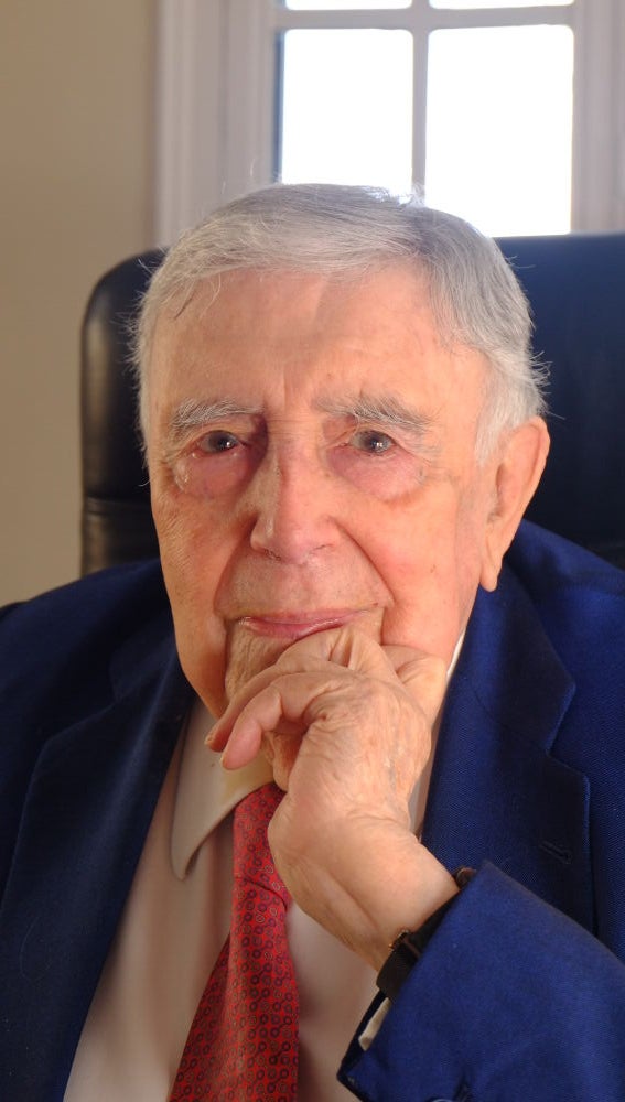 Luis María Anson: «Yo nunca he descartado un nuevo exilio de la Familia ...