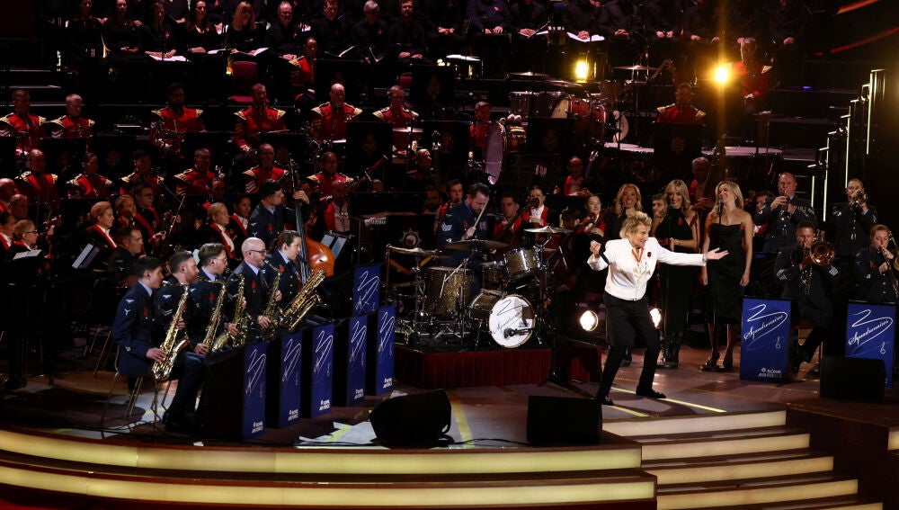 Rod Stewart desata la ira por el contoneo de sus caderas ante la ...