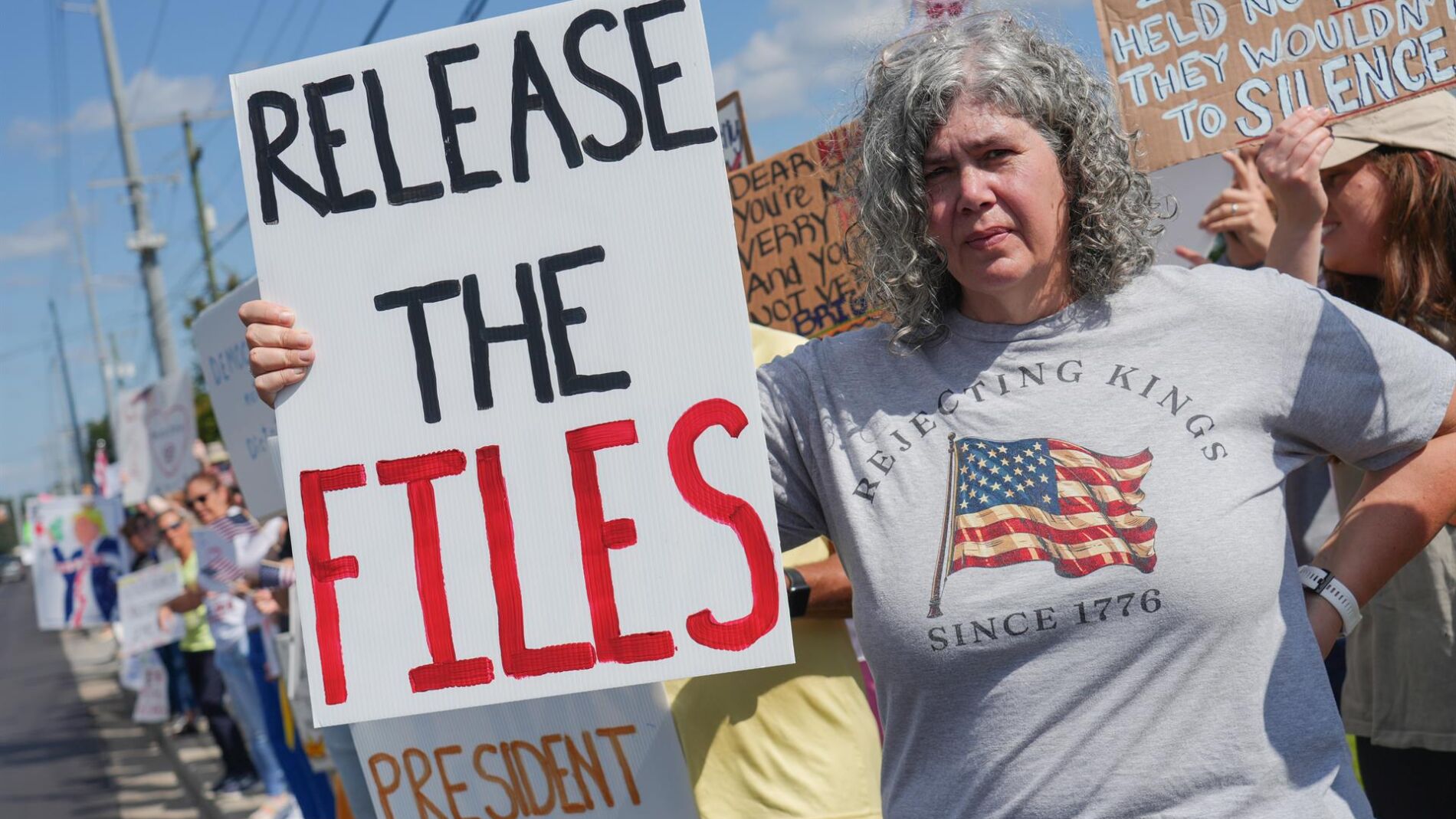 Trump pasa al ataque en el caso Epstein y encarga al FBI investigar a ...