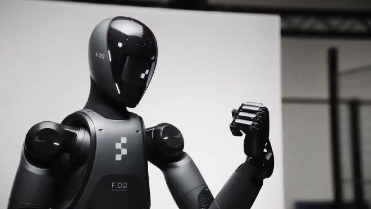 China presenta su nuevo 'terminator', un robot militar capaz de imitar ...