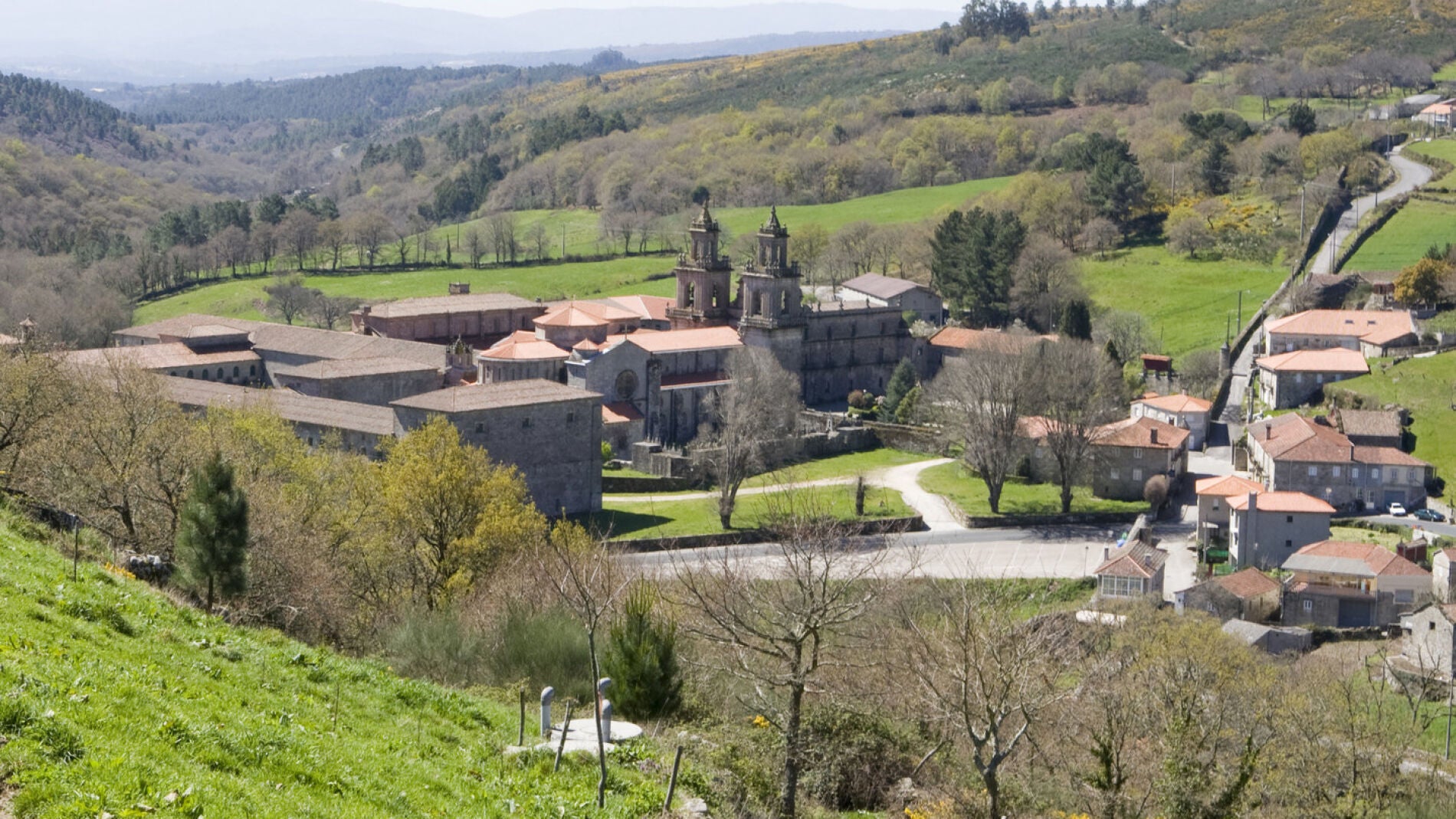 Este pueblo gallego esconde su particular e increíble Escorial y se ...