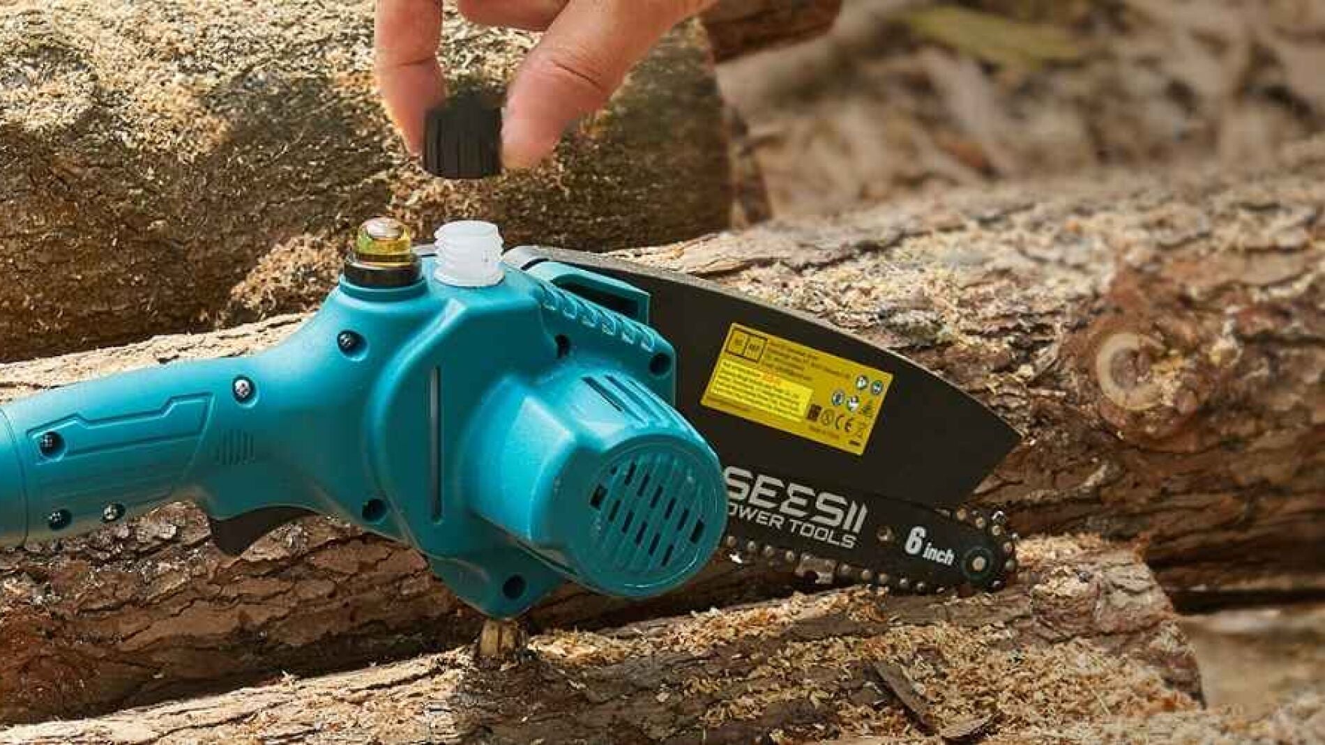 La mini motosierra a batería que muchos están usando para podar el ...