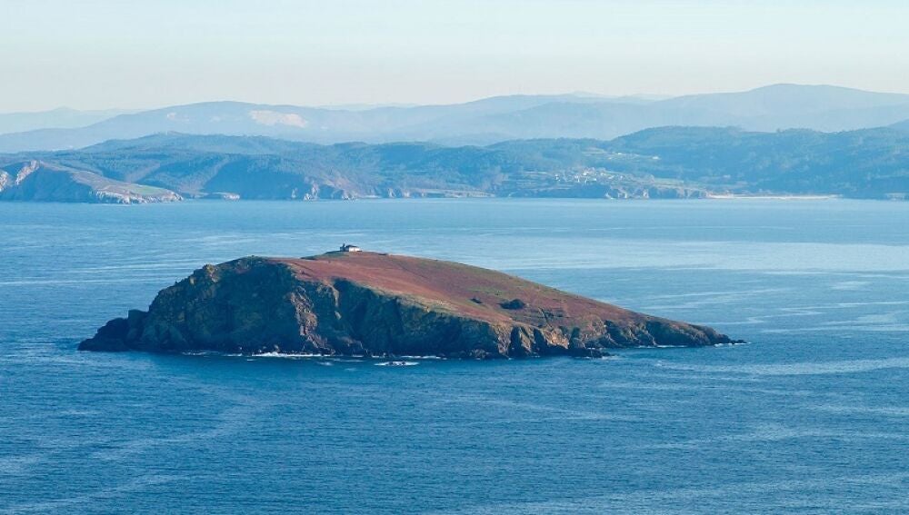 La isla gallega que fue refugio de monjes, templarios y balleneros
