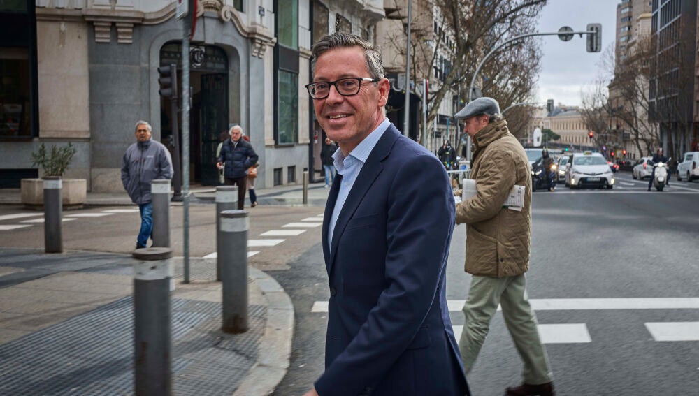 Alfonso Serrano: «Sánchez seguirá perdiendo frente a Ayuso aunque use ...