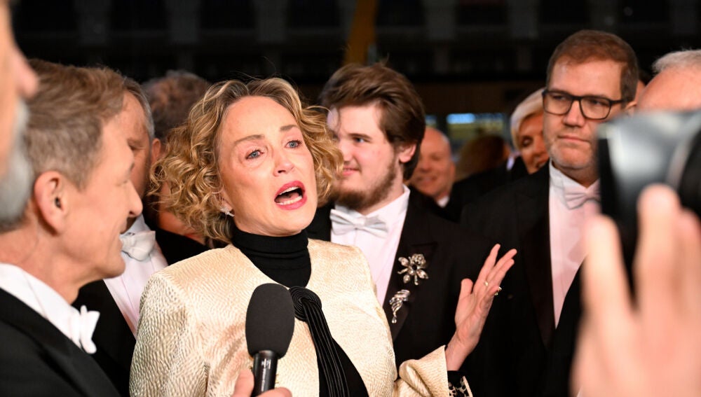 Gran susto en el baile de la Ópera de Viena: Sharon Stone sufre un ...
