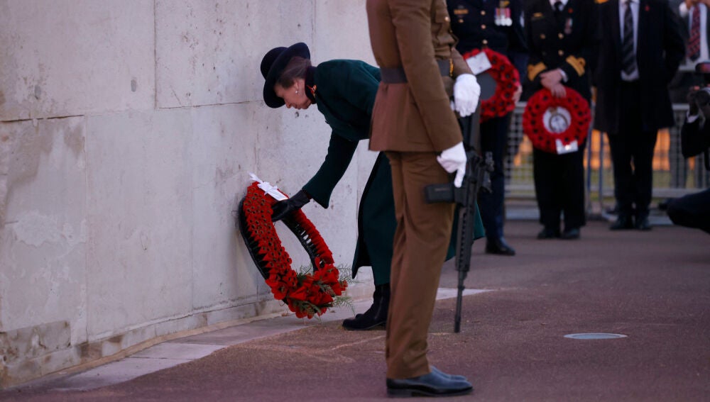 La Princesa Ana encabeza al amanecer el Día de Anzac: origen y ...