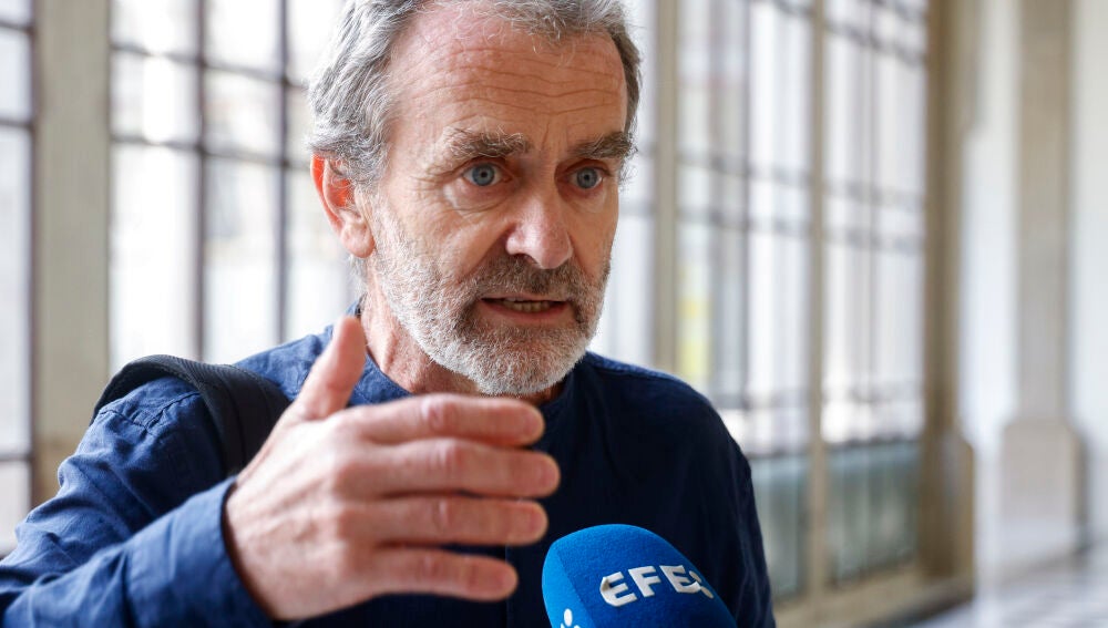 Fernando Simón, seis años después: la misma cabellera canosa, la misma ...