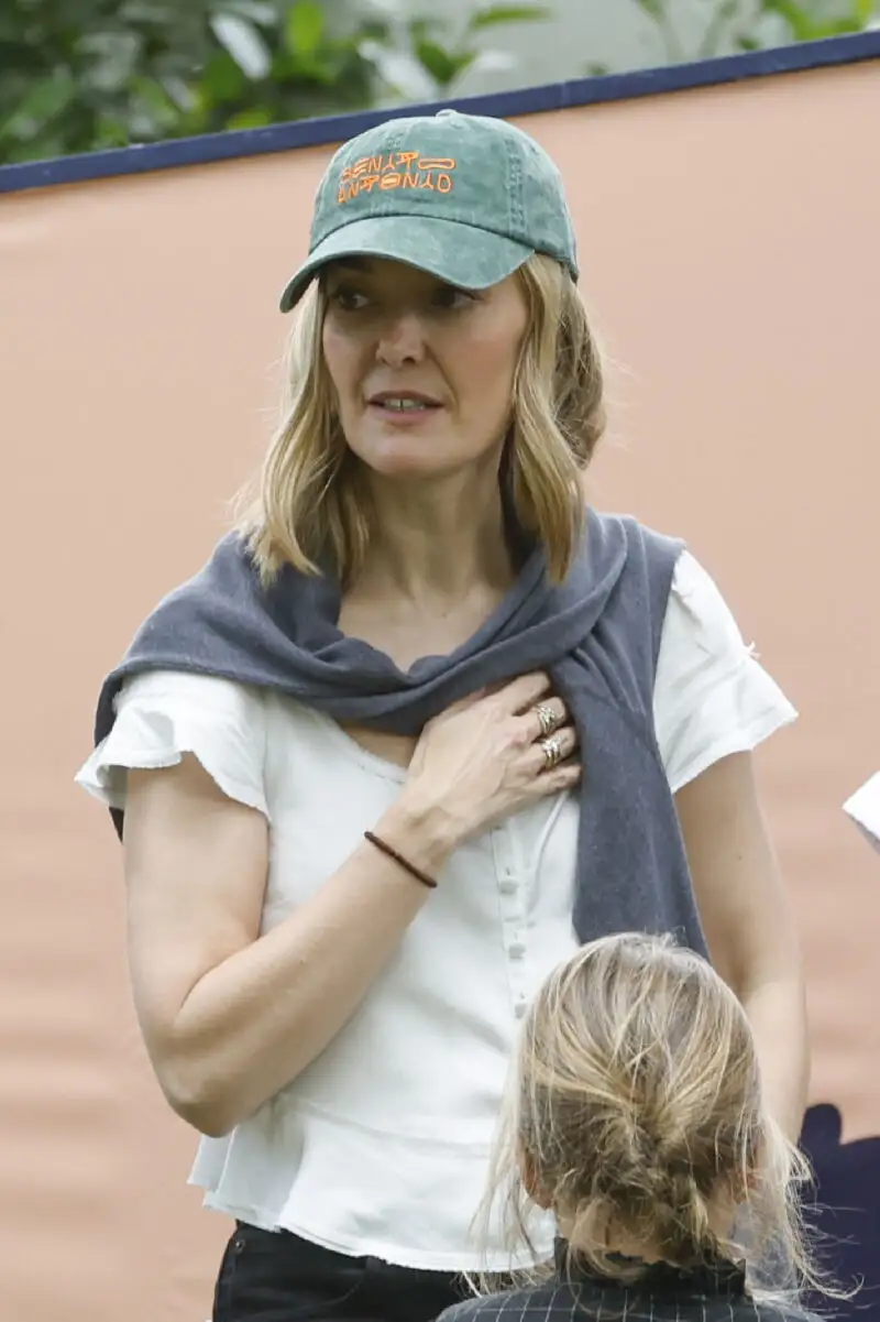 Marta Ortega se adelanta al lanzamiento más esperado de Zara: la gorra ...