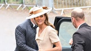 De Kate Middleton a Camila Parker vestida de blanco: todos los looks de ...