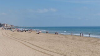 Investigan si el cadáver hallado en una playa de Torrevieja procede de ...